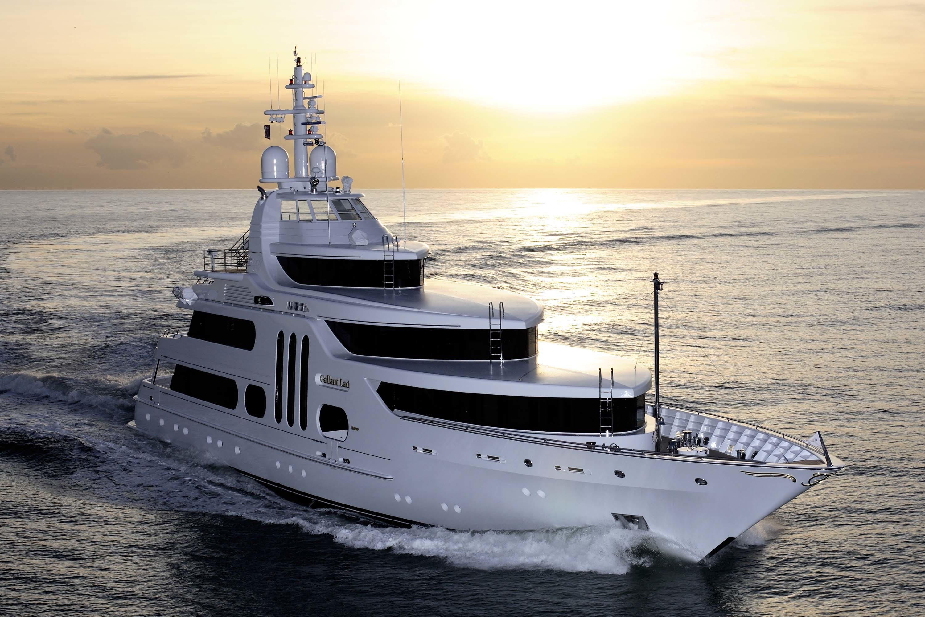 Yacht GALLANT LADY, Feadship | CHARTERWORLD Luxury Superyacht Charters